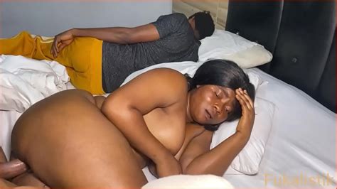 Cheating Housewifeand Magodo Housewife Just Needs Big Cock To Satisfy Her Xnxx Com