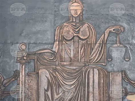 Мъж на 35 години е задържан за държане на наркотици за близо 5000 лева по искане на Районната