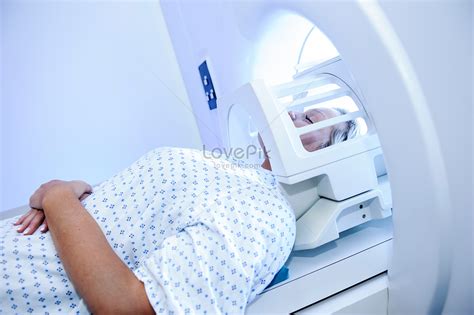 Mri 기계에 누워있는 환자 이미지 사진 501524013 무료 다운로드