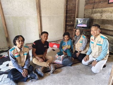 Pln Ulp Teluk Dalam Bagikan Paket Sembako Keluarga Tidak Mampu