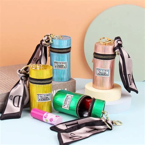 럭셔리 가죽 버킷 립스틱 가방 실크 스카프 키체인 절묘한 맞춤형 보관 가방 펜던트 여성 액세서리 키링 선물 Aliexpress