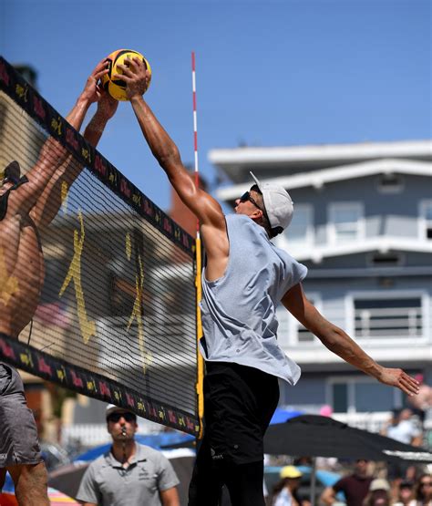 Manhattan Beach Open Ucla Setter Miles Partain Is Also Beach Volleyballs Budding Star Daily