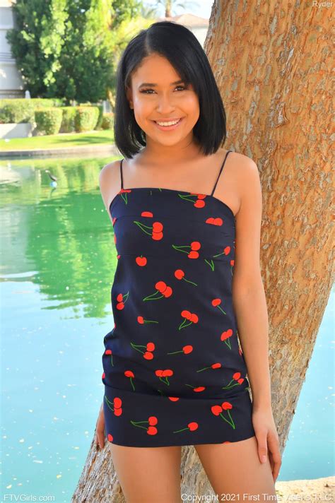 Ryder Rey Shows Hot Twat Outside With Pretty Smile 15 Photos