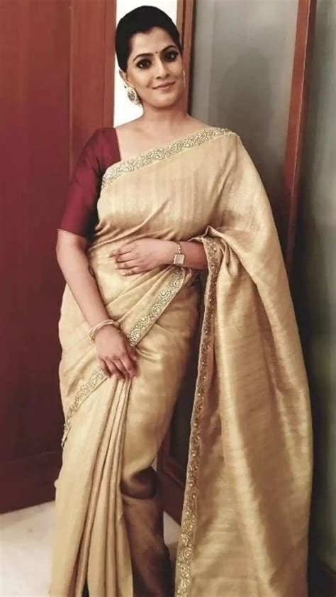 10 Casual Saree Looks Of Varalakshmi Sarathkumar
