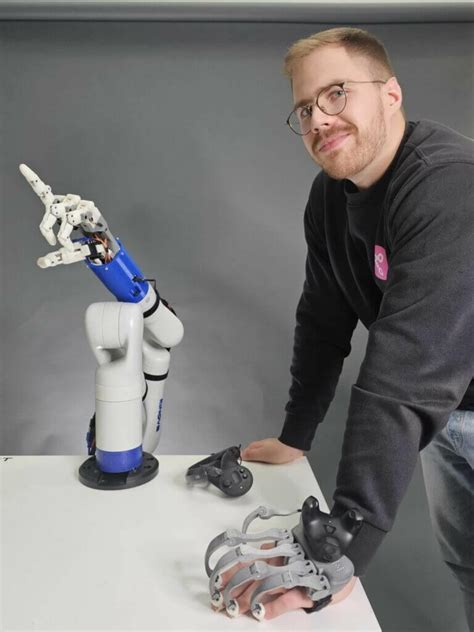 robot with dexterous fingers probot oy