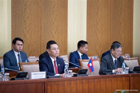 Монгол Улсын Их Хурлын дарга Г Занданшатар БНАЛАУ ын Үндэсний Ассамблейн дарга Сайсумпон