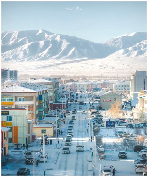 Увс Цэвэр агаартай түгжрэлгүй дулаахан хүмүүстэй Улаангом💙 ️ ️ ️💙 Улаангомд Номин Миний