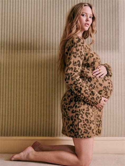 15 Sustainable Plus Size Maternity Dresses For Mamas To Be