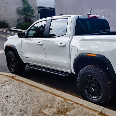 Dominator Xtreme Dss Side Steps With Rocker Panel Mounting Bracket Kit