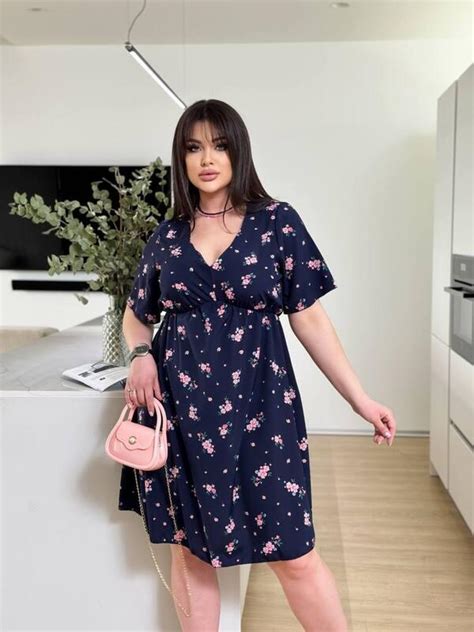 Квіткова сукня батал — ціна 520 грн у каталозі Короткі сукні Купити жіночі речі за доступною