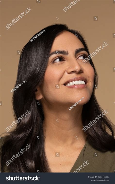 Close Portrait Beautiful North Indian Woman库存照片2201466867 Shutterstock