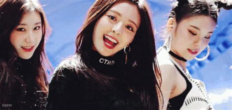 Itzy GIF Itzy Discover Share GIFs