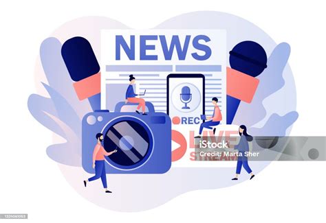 기자 개념 매스 미디어 뉴스 Tv 신문 인터넷 및 라디오 저널리즘 라이브 스트림에서 마이크와 카메라를 가진 작은 사람들 기자 현대 플랫 만화 스타일 벡터 일러스트레이션