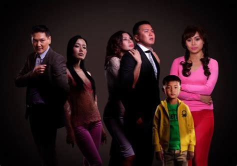 Аюултай харилцаа киноны уран бүтээлчдийн зурагнаас