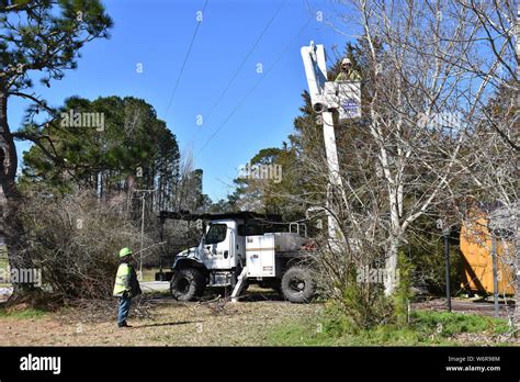 Power Line Maintenance Hi Res Stock Photography And Images Alamy