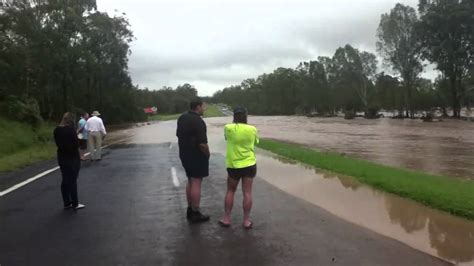 Withcott Hwy Flooding 1012011 Youtube