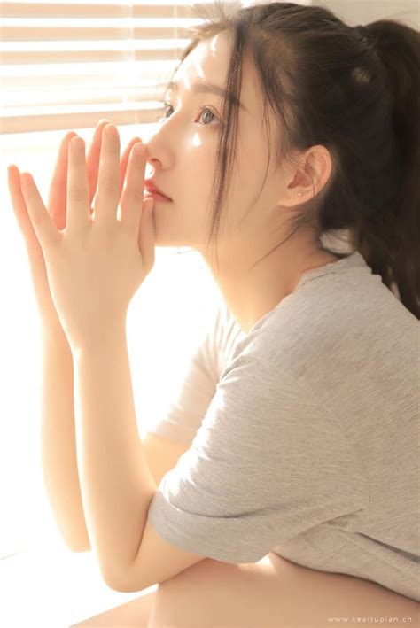 高马尾甜心杏眼干净迷人写真图片配图网 高马尾甜心杏眼干净迷人写真图片配图网