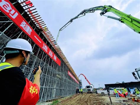 中铁上海局江苏盐城大丰港特大桥首个整体现浇连续梁成功浇筑混凝土 砼牛网 中铁上海局江苏盐城大丰港特大桥首个整体现浇连续梁成功浇筑混凝土 砼牛网