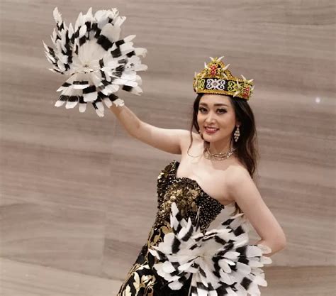 Tampil Di Perayaan Hut Pp Ksbwi Helen Huang Penyanyi Mandarin