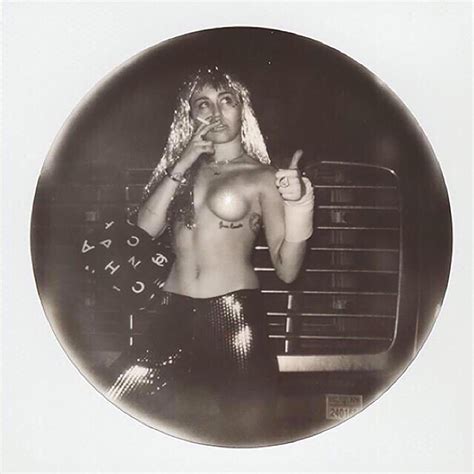 Miley Cyrus Topless Again 1 Photo Thefappening