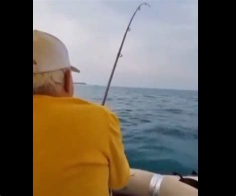 تفریح خاص جواد ظریف به همراه همسرش در جزیره کیش تصاویر همشهری آنلاین