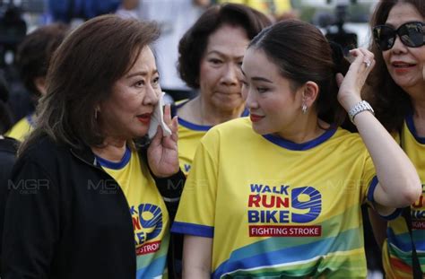 “หัวหน้าอิ๊งค์” ออกงานครั้งแรก ควง คุณหญิงอ้อ ร่วมเดิน วิ่ง ปั่น ป้องกันอัมพาต ที่ท้องสนามหลวง