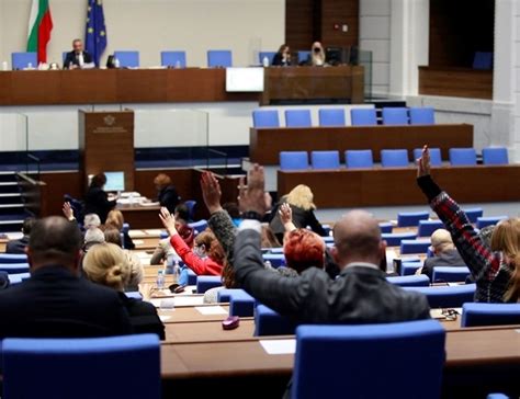 Окончателно Възможността за извънреден труд скача от 150 на 300 часа годишно