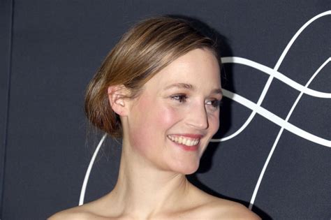 Phantom Threads Vicky Krieps Isnt Fussed Shes In Daniel Day Lewis Final Film Metro News