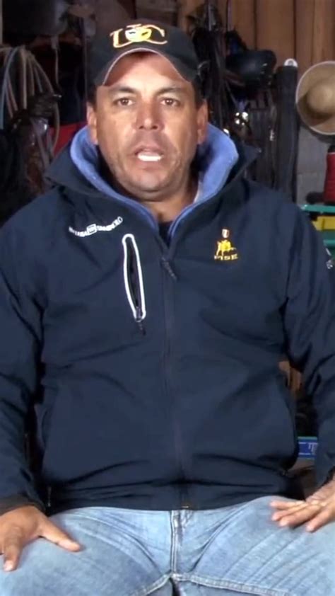 Bultos De Entrevistas Aluisio Marins