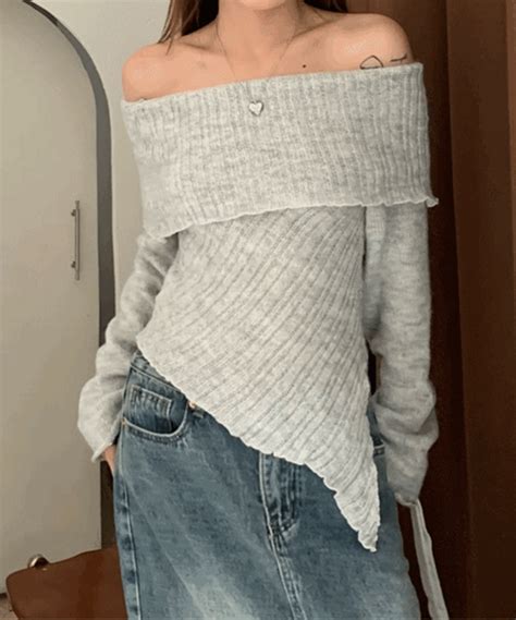 [여리여리해 ] 사선 언발 트임 오프숄더 니트 긴팔 티셔츠