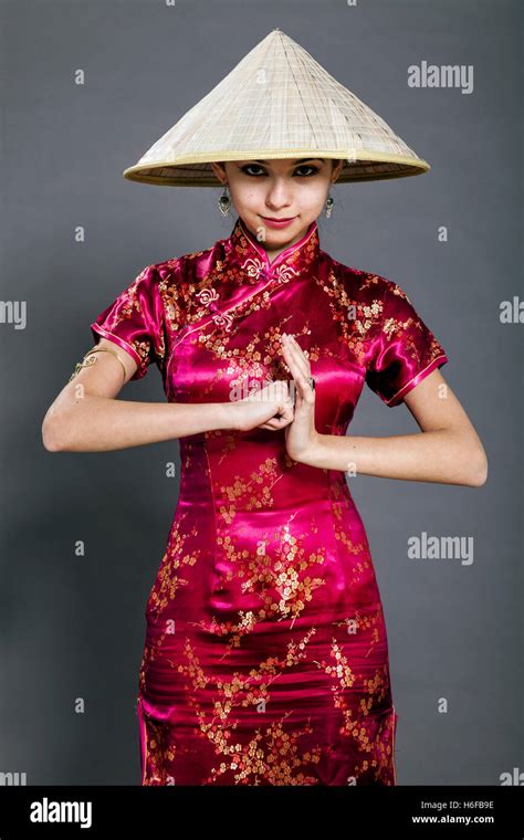 Traditional Chinese Women Clothing