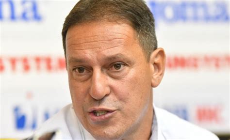 Румен Дунев Гумите за зимния сезон да са зимни и с грайфер над 4 милиметра Cross Bg