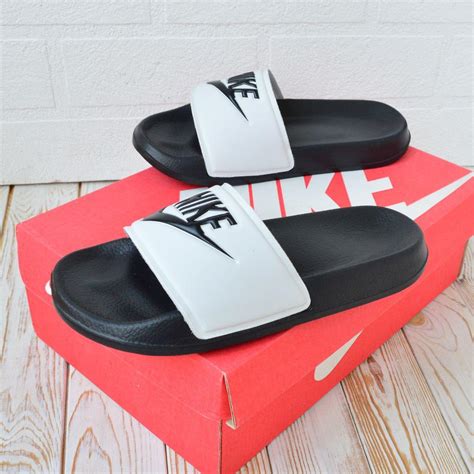 Купить Женские шлепки Nike черные с белым Женские тапки Найк летние Шлепанцы Найк на лето