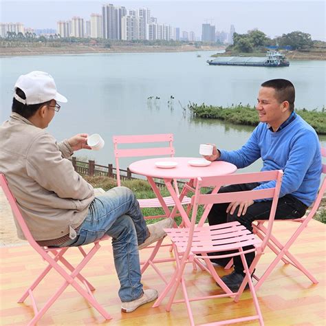 야외 철제 아트 테이블과 의자 발코니 휴대용 3 피스 레저 의자 세트 정원 야외 접이식 북유럽 테이블과 의자