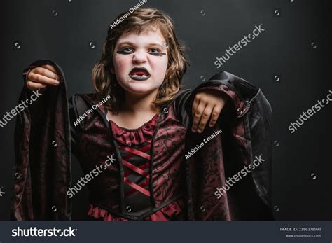 8980 Imágenes De Vampire Masquerade Imágenes Fotos Y Vectores De