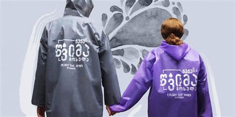 იასამნისფერი და ნაცრისფერი საწვიმრები წვიმის ილუსტრაციით პროდუქტები Idea Design Group