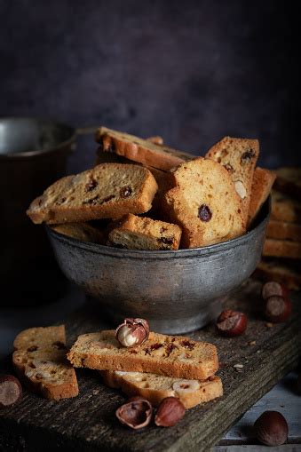 맛있는 전통 이탈리아 수제 비스코티 또는 헤이즐넛을 곁들인 칸투치니 쿠키 터키에서는 테살로니키 비스킷이라고 부릅니다 갈색에 대한 스톡 사진 및 기타 이미지 Istock