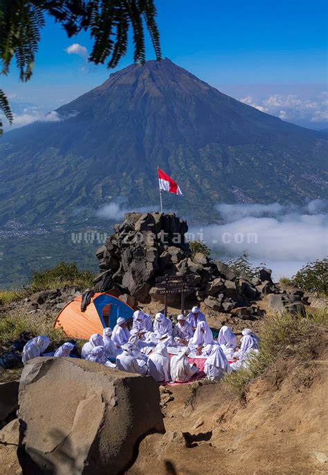 Gunung Sindoro Gunung Di Atas 3000 Meter Yang Cocok Untuk Pemula Zoetami Traveling And Hiking