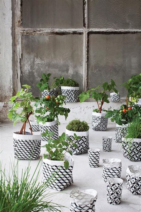 Дизайнерские горшки для цветов | Plant bags, Plants, Flower pots