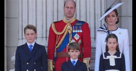 Експерт по езика на тялото твърди Романтичният момент на балкона разкри истината за връзката на