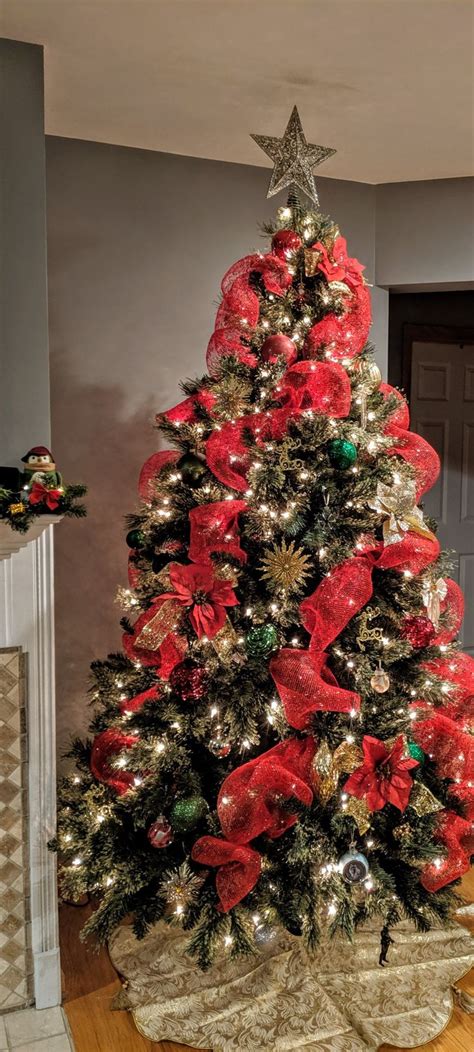 Red And Gold Christmas Tree Decorations With Ribbon