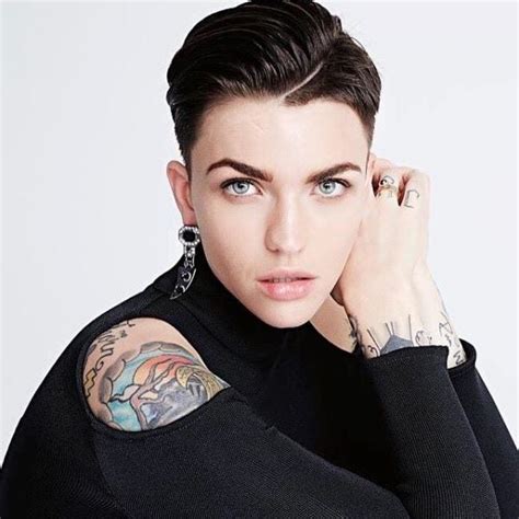 帥到讓女人想改變性向！6件事讓你了解爆紅女模ruby Rose