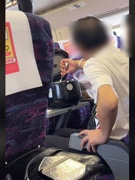 Aksi Wanita Masak Nasi Pakai Rice Cooker Di Kereta Cepat Ini Bikin Elus