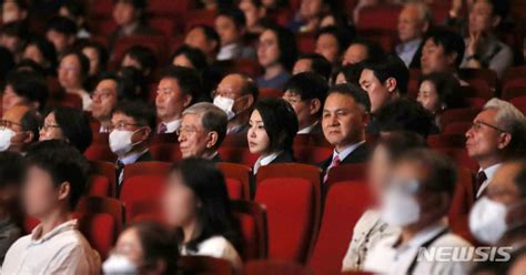 김건희 여사 시각장애인 전문연주단 한빛예술단 공연 관람