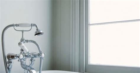 향초 켜둔 화장실에 스프레이 뿌리자 펑 폭발1명 부상