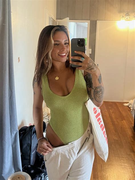 Lavaxgrll on Twitter: "Need someone to take me on a picnic date 🥺"