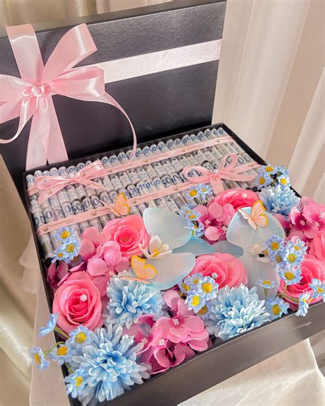 “gallery Fika” T And Florist Medan Buket Wisuda Money Buket