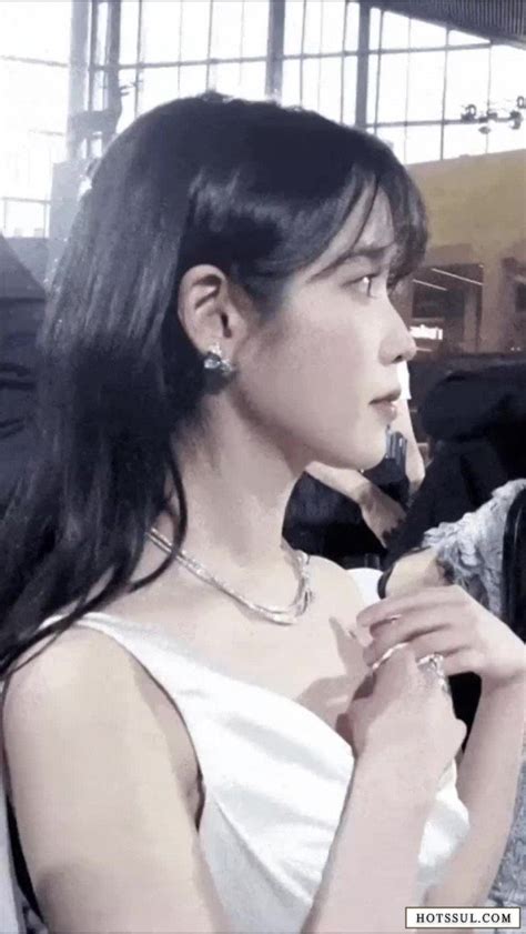 백상예술대상 섹시한 드레스 입은 아이유