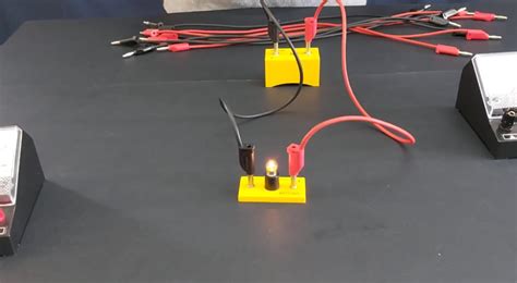 How Is A Voltmeter Connected In A Circuit ElectronicsHacks
