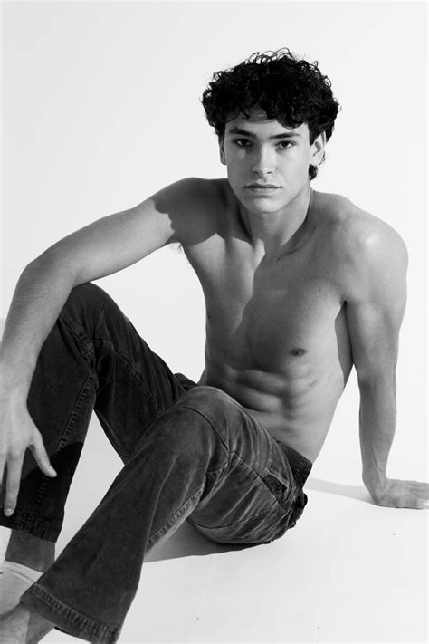 Noah Paris Kijk Naar De Test Shoot Met Danae Cm Modelbureau
